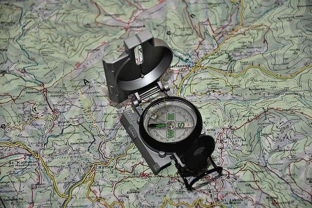 What Is A Lensatic Compass And How To Use It | Uncharted Wilds
